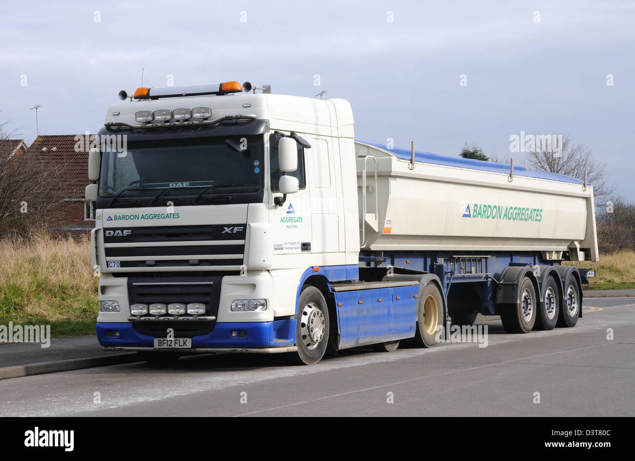 A DAF XF 105.510 tractor unit and trailer in Bardon Aggregates livery ...