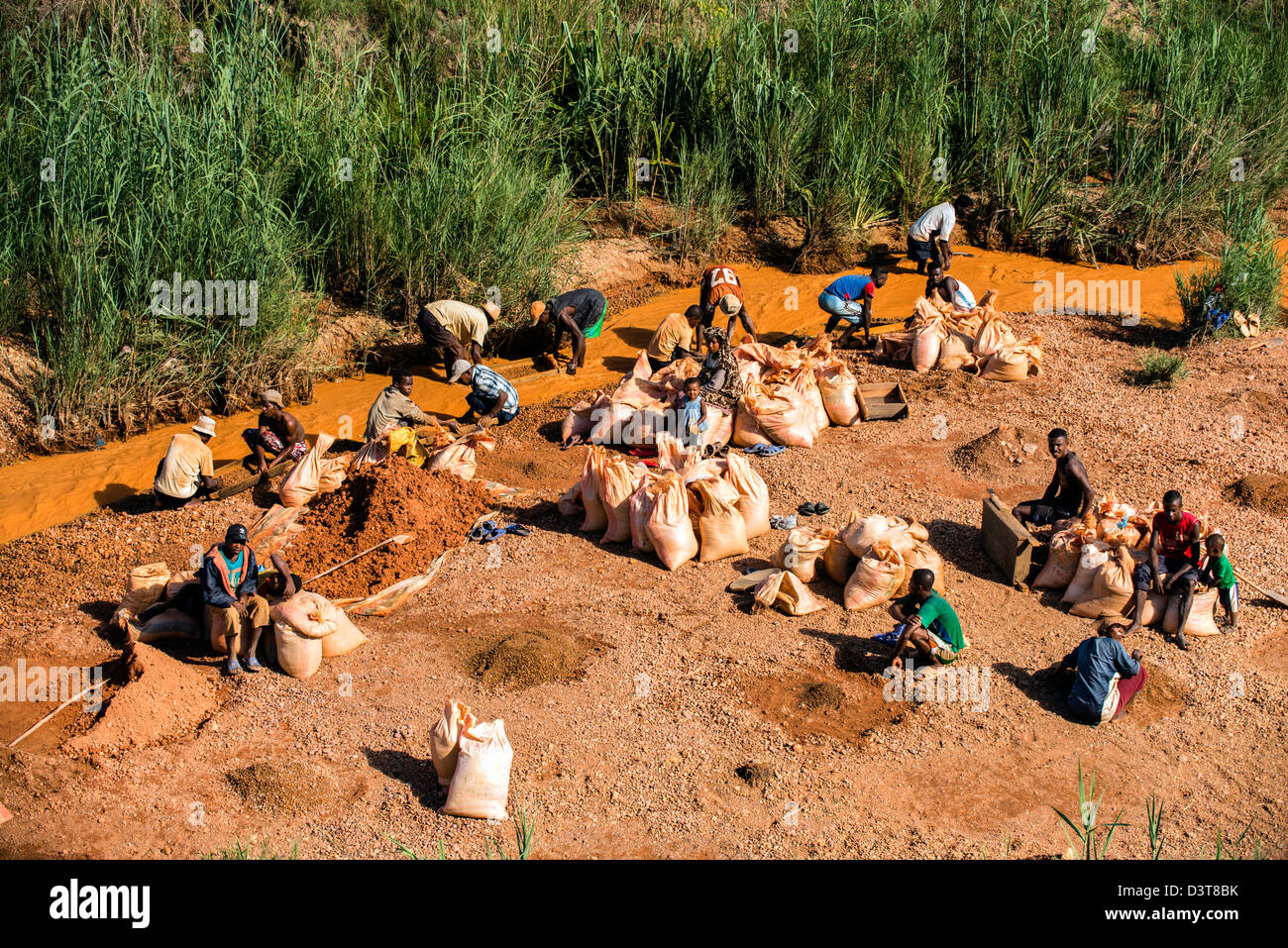 Gold panning Ilakaka Madagascar Stock Photo - Alamy