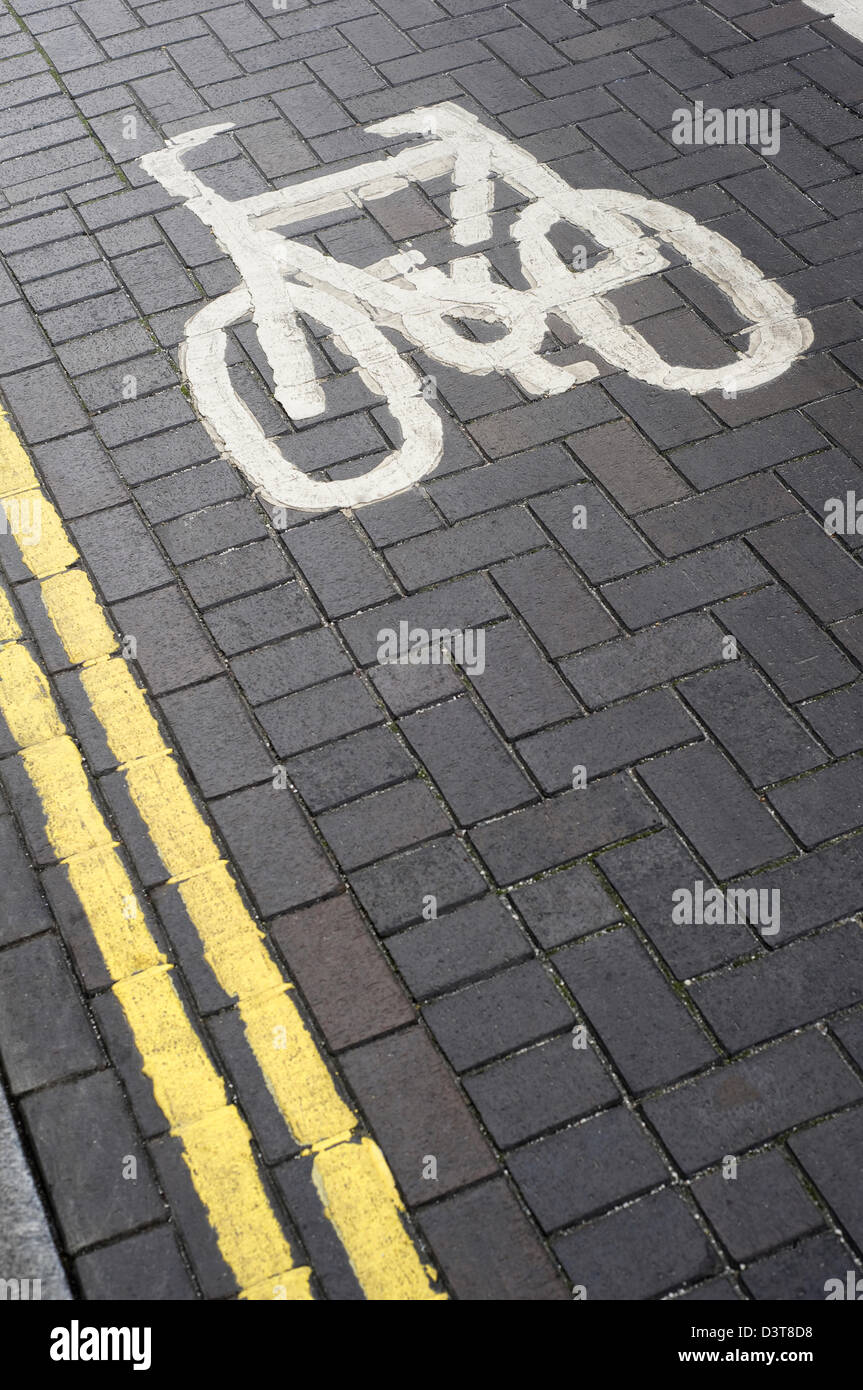 Painted yellow brick road High Resolution Stock Photography and Images ...
