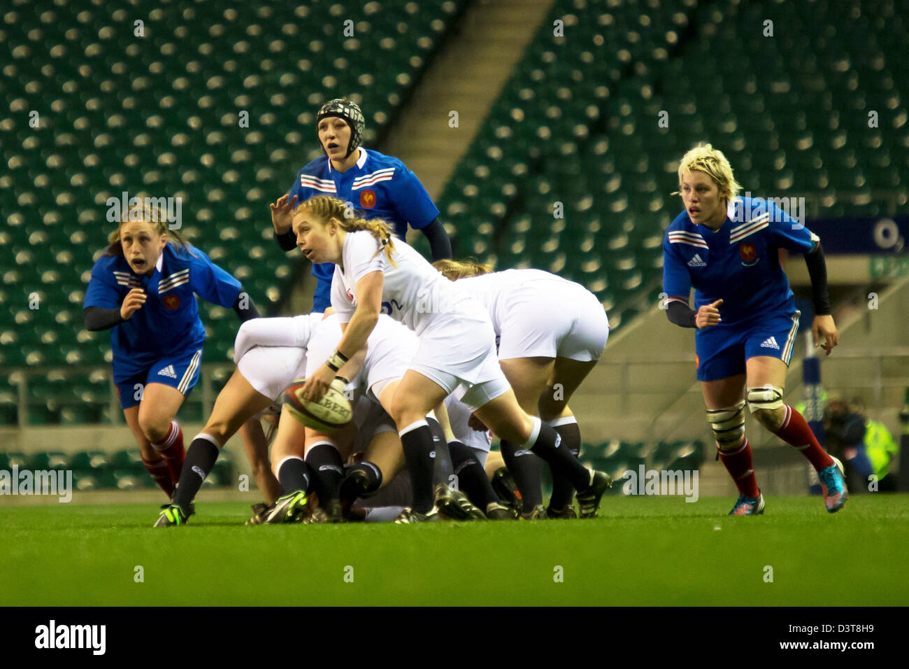 Passing rugby ball hi-res stock photography and images - Alamy
