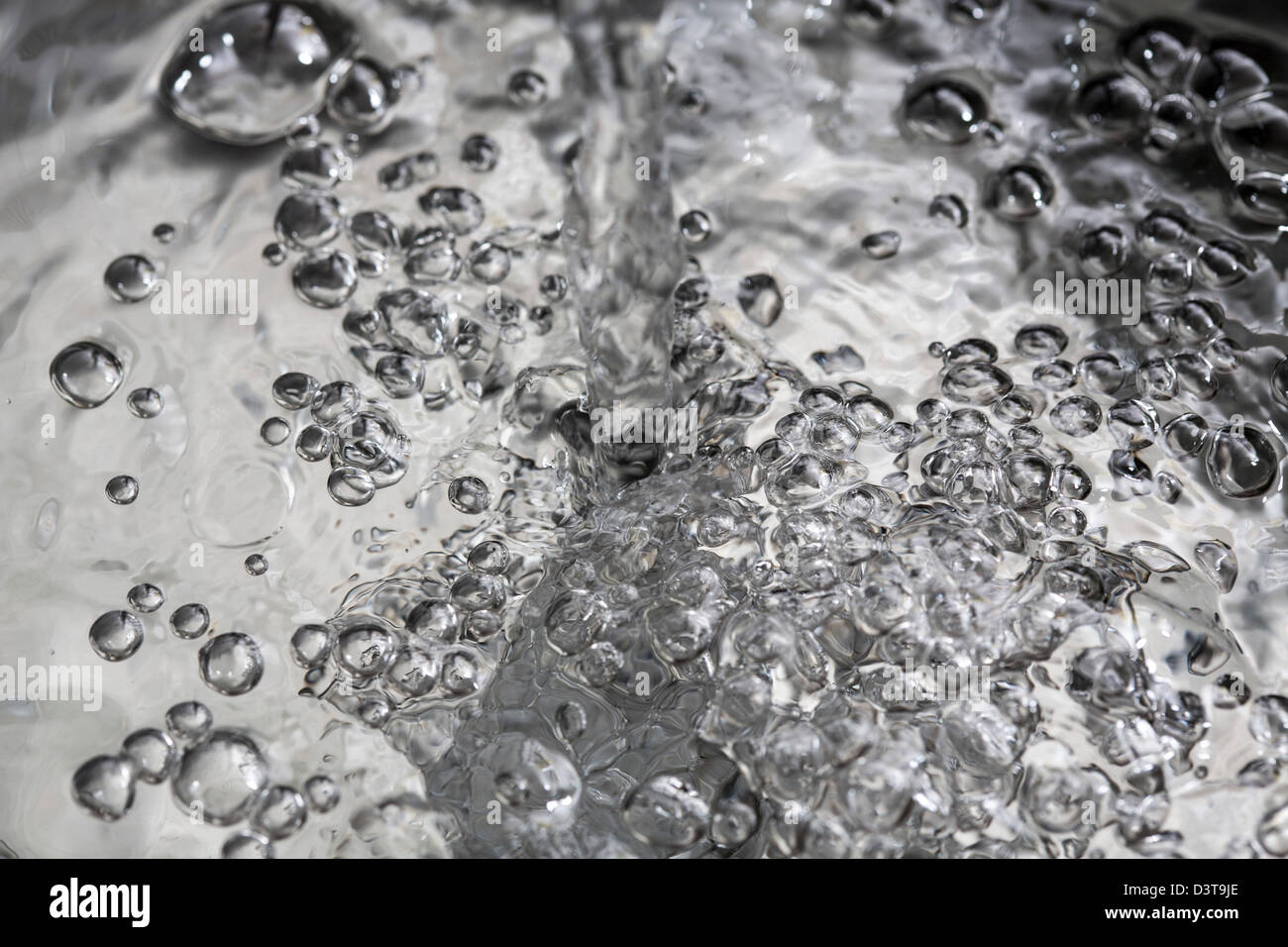 Water running from tap sink hi-res stock photography and images - Alamy