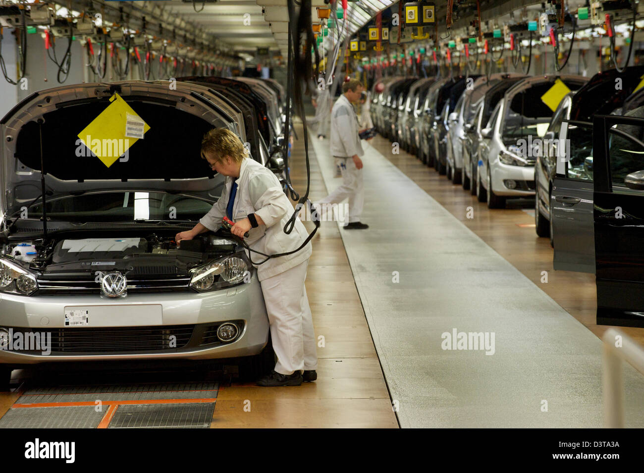 Vw logo production hi-res stock photography and images - Alamy