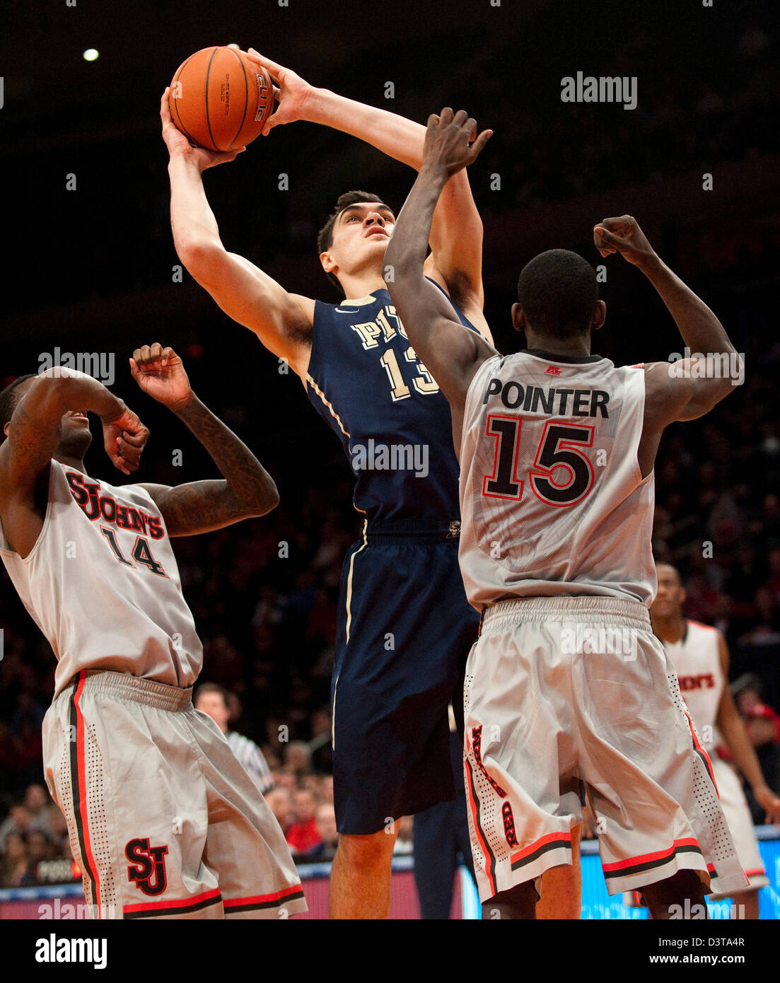 Steve adams basketball hi-res stock photography and images - Alamy