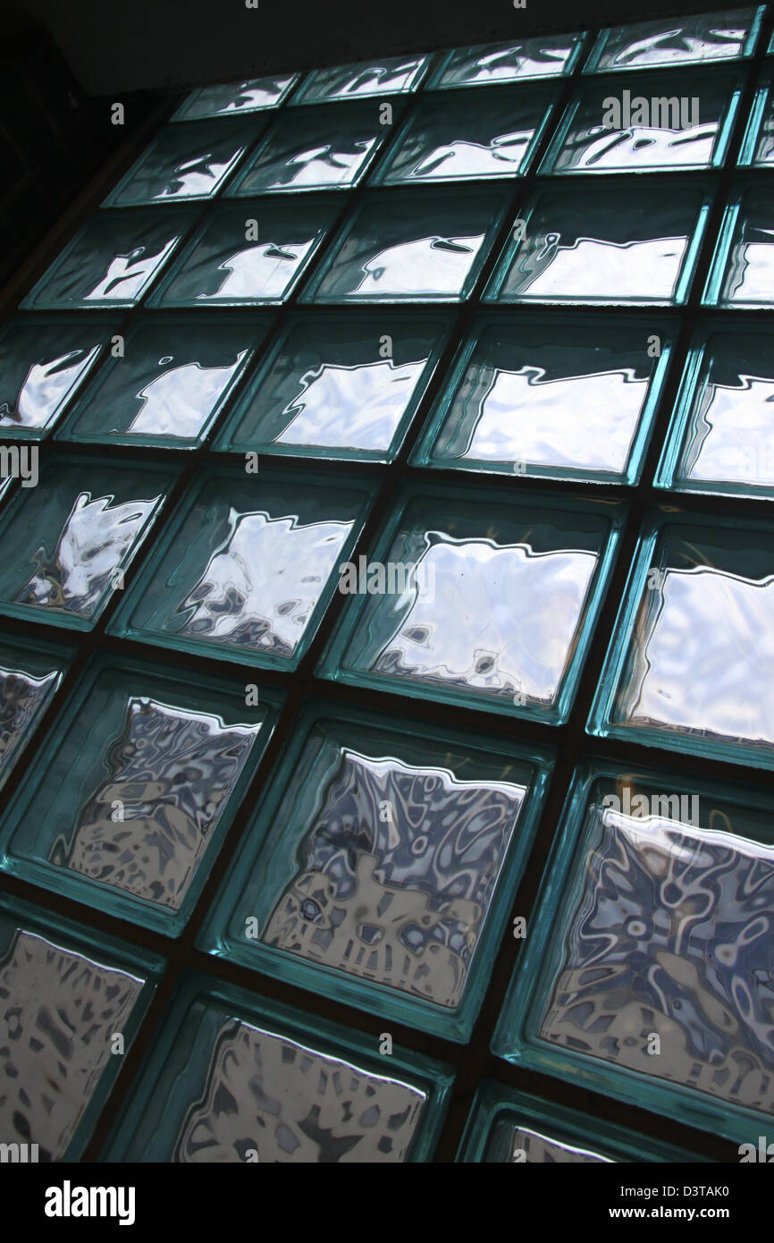 Glass wall blocks hi-res stock photography and images - Alamy