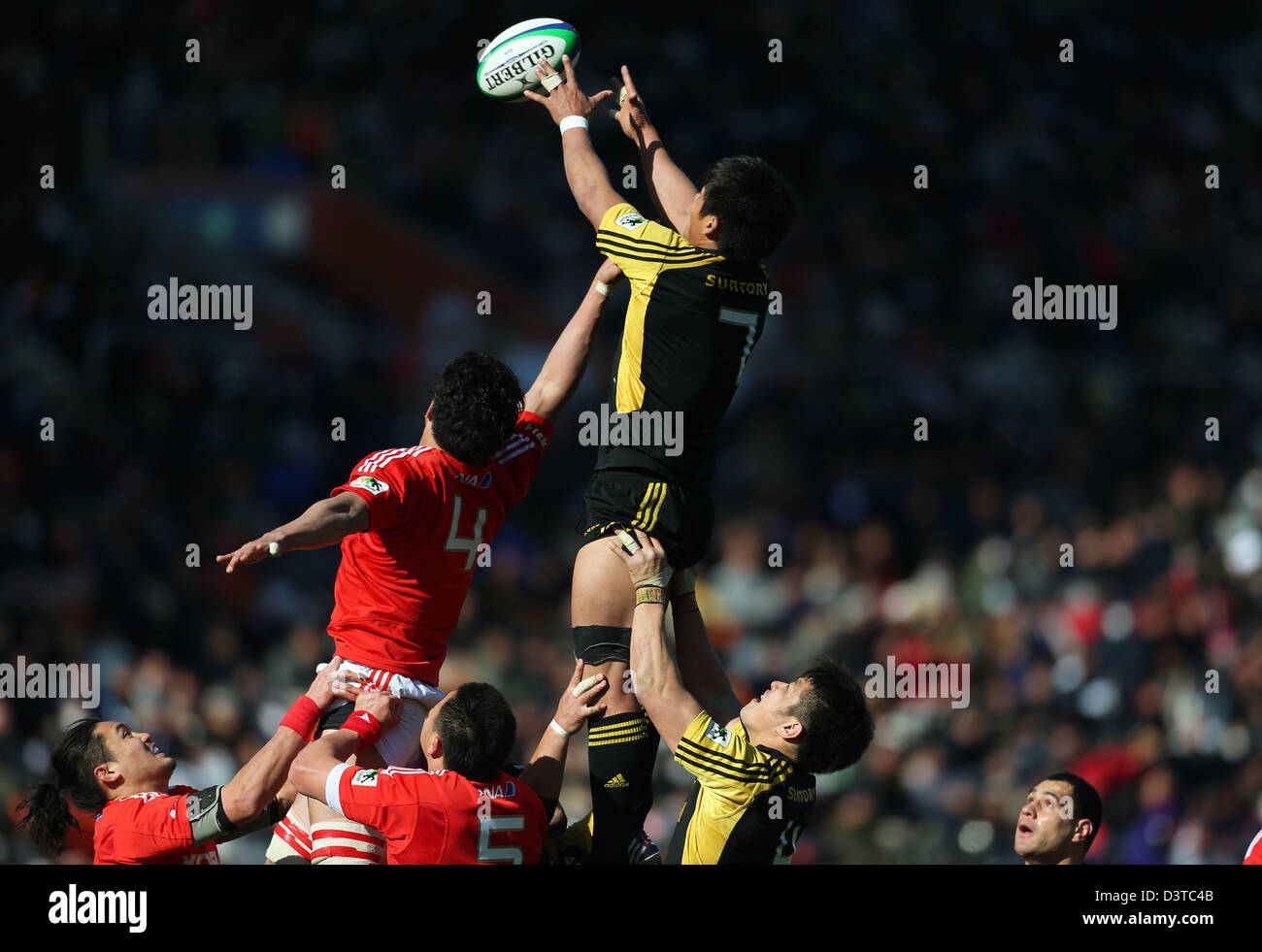 (L to R) Takamichi Sasaki (SUNTORY), Shoji Ito (Kobe Steel), February ...