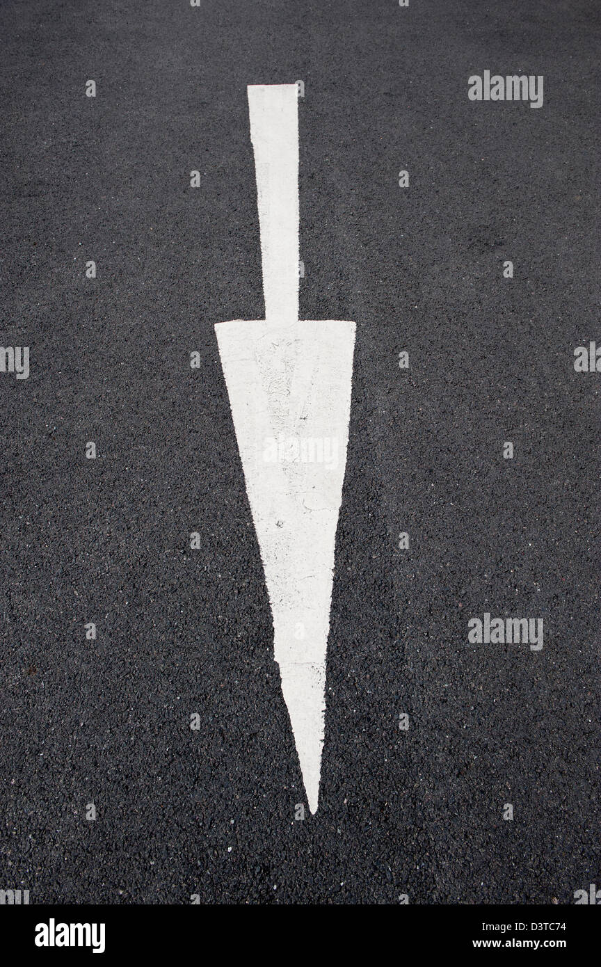 Arrow direction hi-res stock photography and images - Alamy
