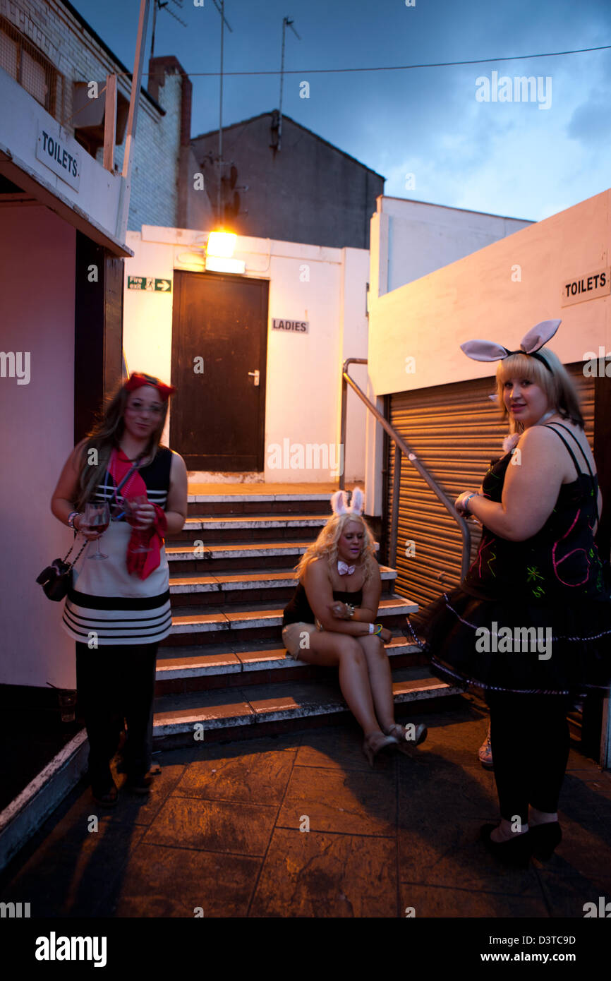 Drunk girls uk hi-res stock photography and images - Alamy