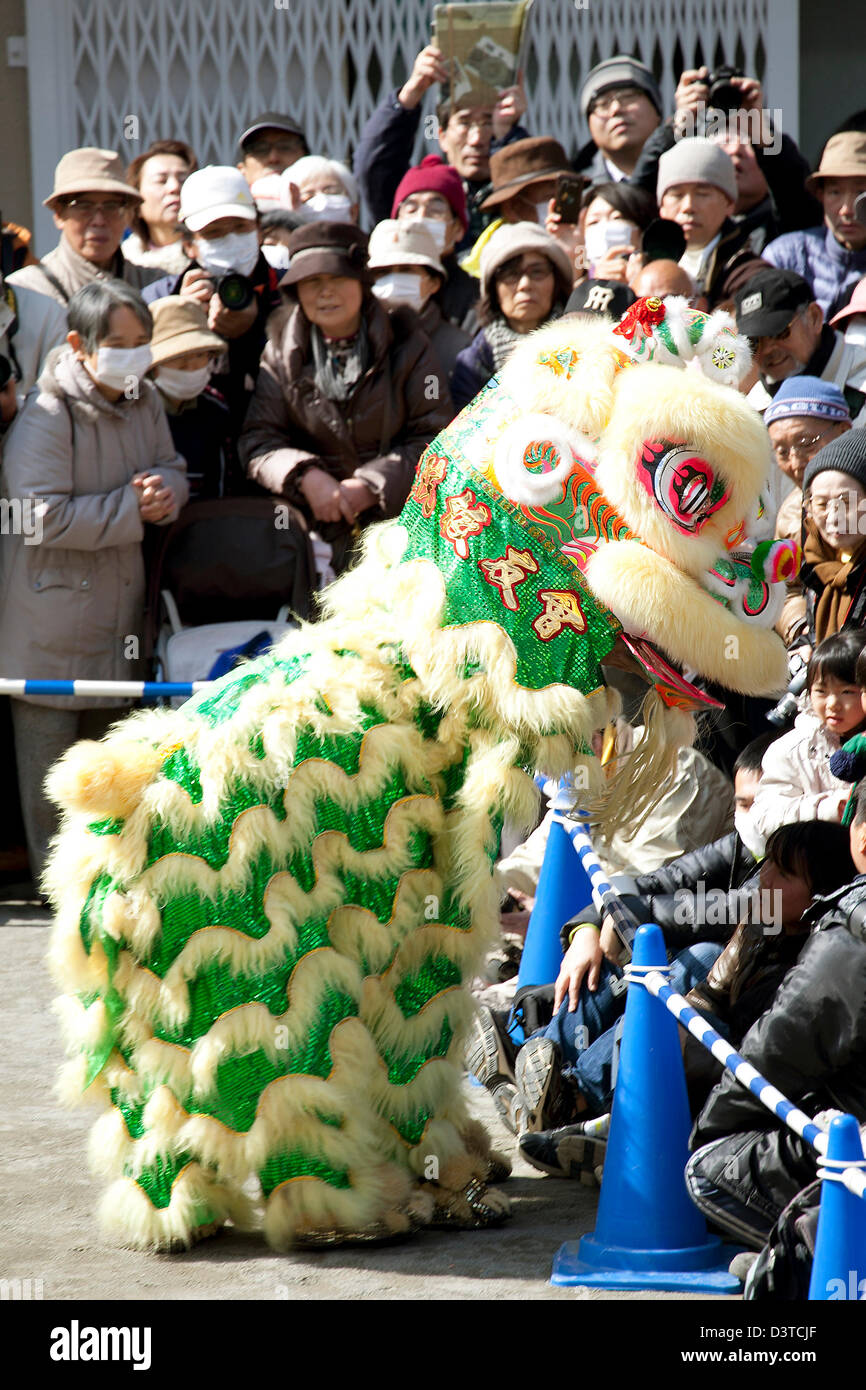Kanagawa, Japan. 23rd Feb, 2013. Chinese Lion greets people at Chinese ...