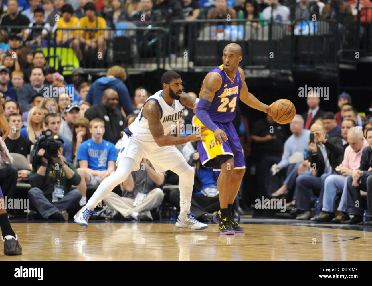 Kobe bryant shooting hi-res stock photography and images - Alamy