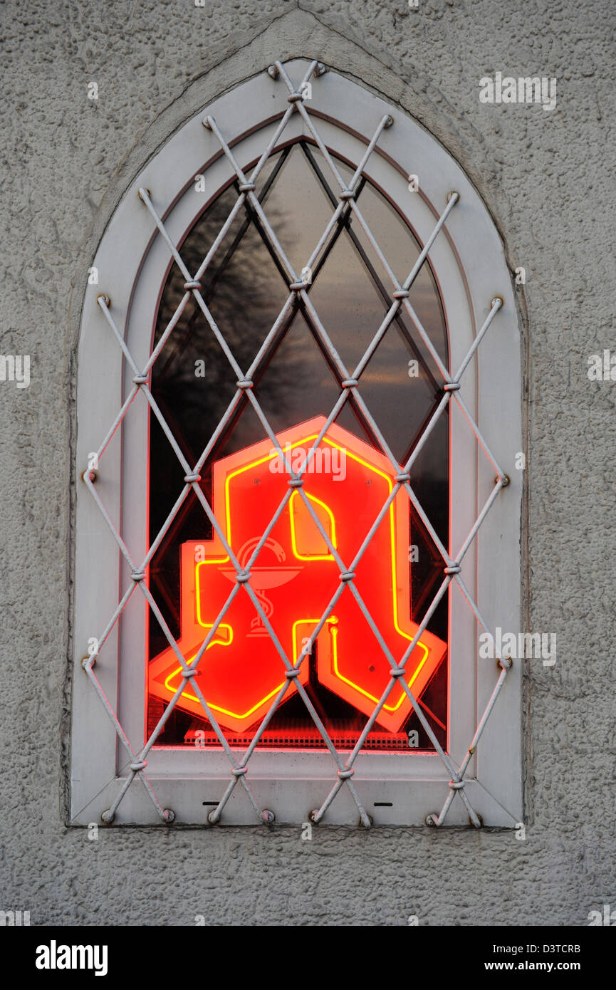 Pharmacy neon sign hi-res stock photography and images - Alamy