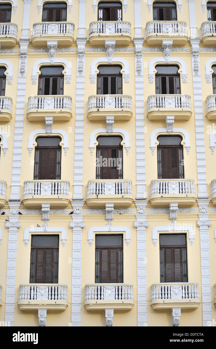 Facade with balconies, Havana, Cuba Stock Photo - Alamy