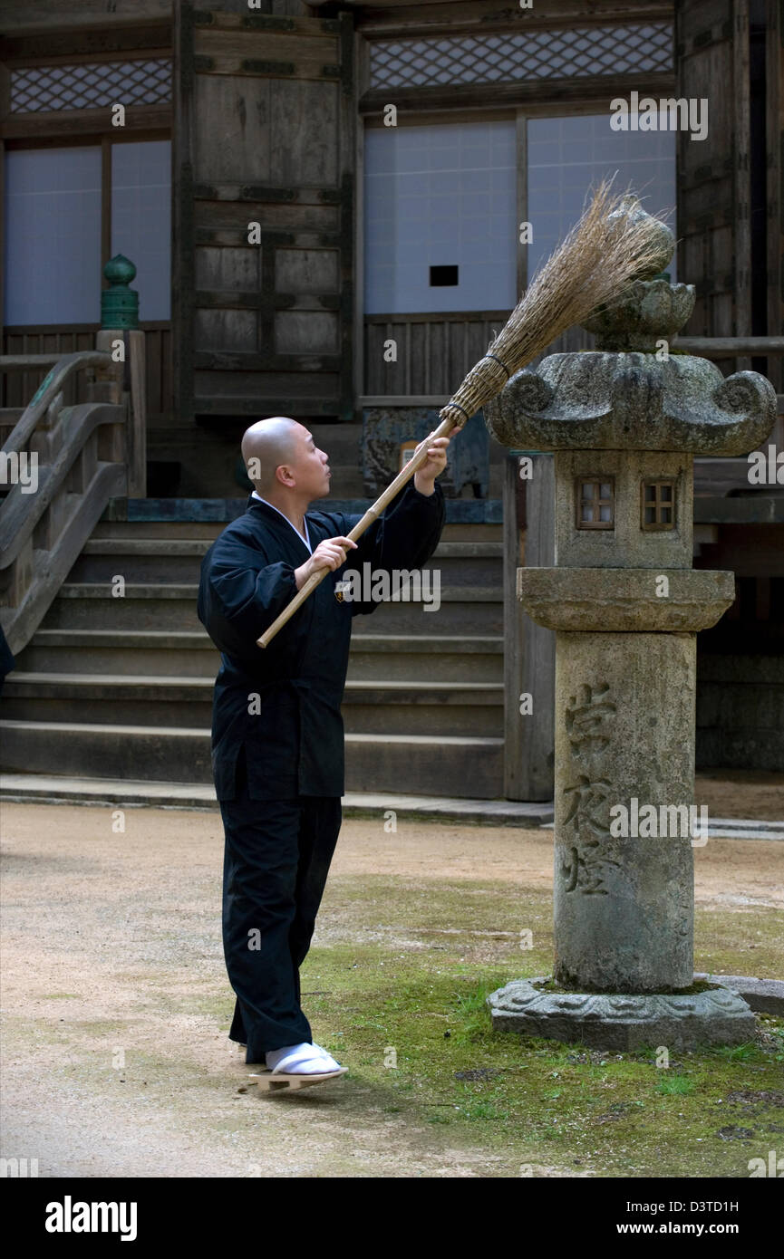 Buddhist monks cleaning temple hi-res stock photography and images - Alamy