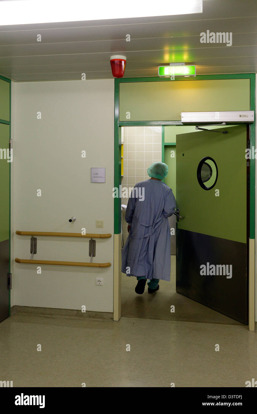 Urban hospital hi-res stock photography and images - Alamy