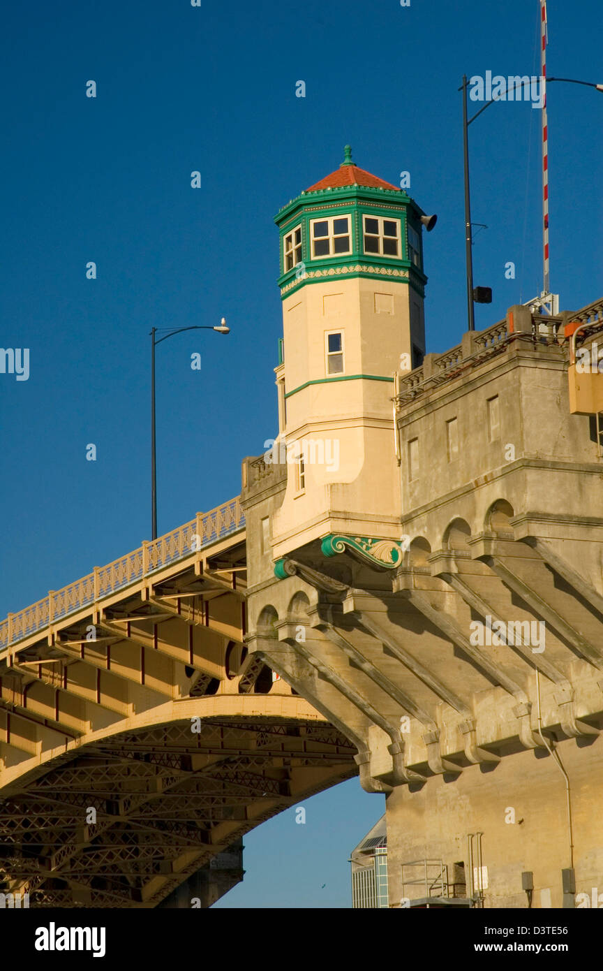 Burnside Bridge, Vera Katz Eastside Esplanade, Portland, Oregon Stock ...