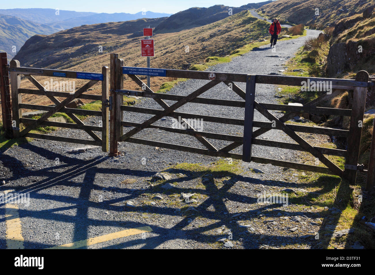 Gate to Miners Track route to Mount Snowdon at Pen-y-Pass in Snowdonia ...