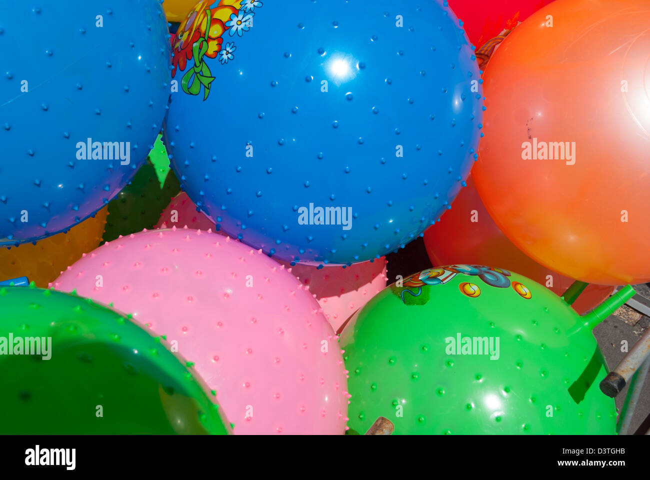 Brightly coloured balls hi-res stock photography and images - Alamy