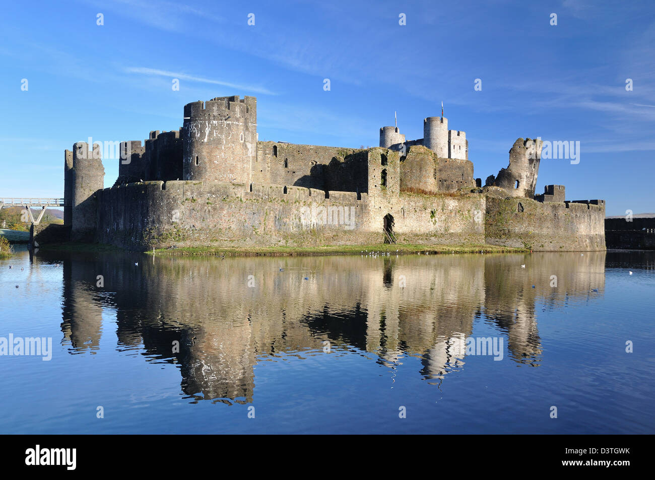 Castle in sunshine hi-res stock photography and images - Alamy