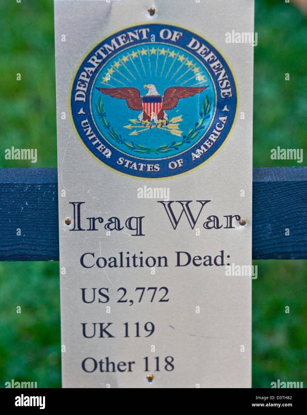 Wooden cross to remember the coalition dead in the Iraq war Stock Photo ...