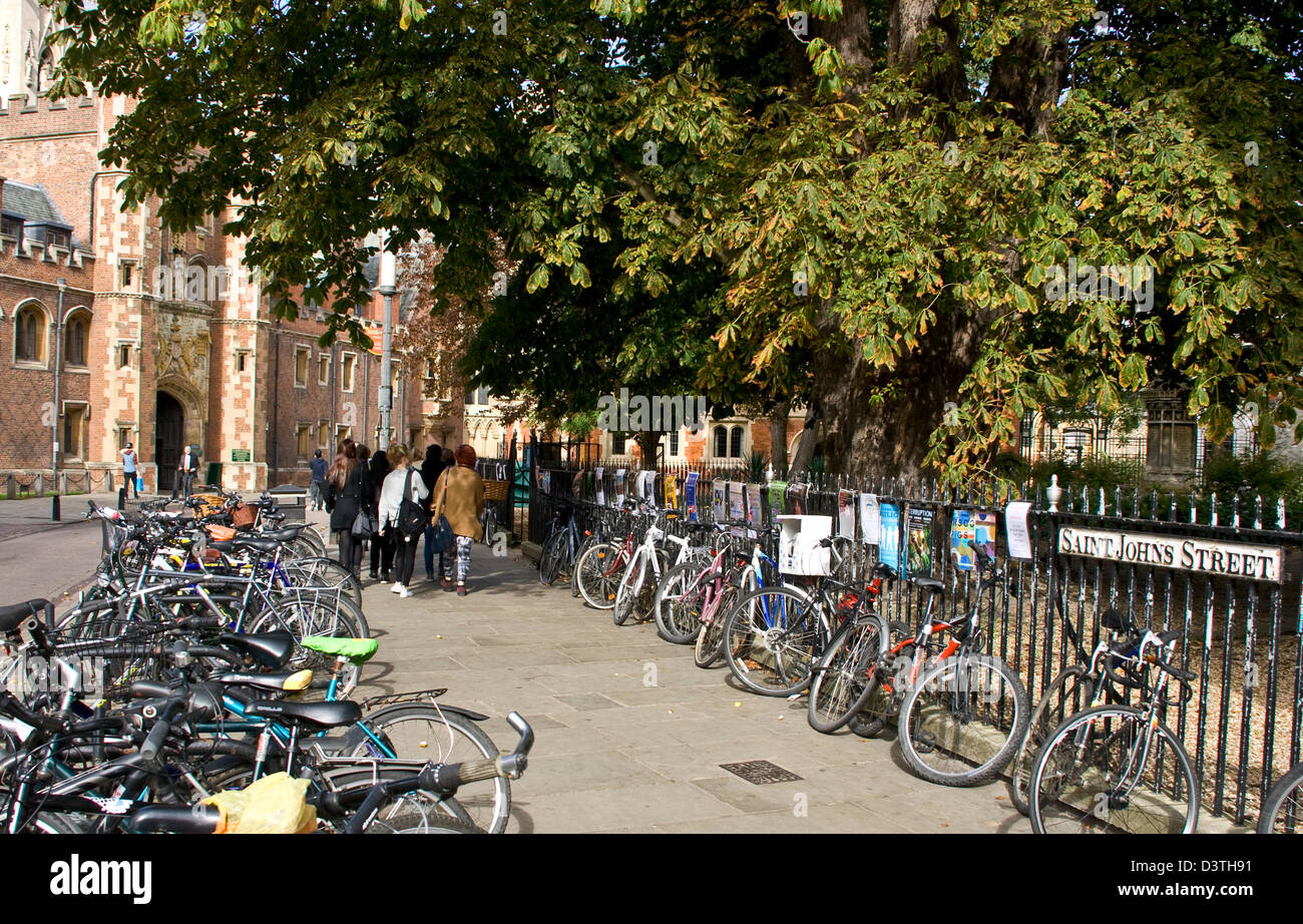 Student bikes cambridge university hi-res stock photography and images ...