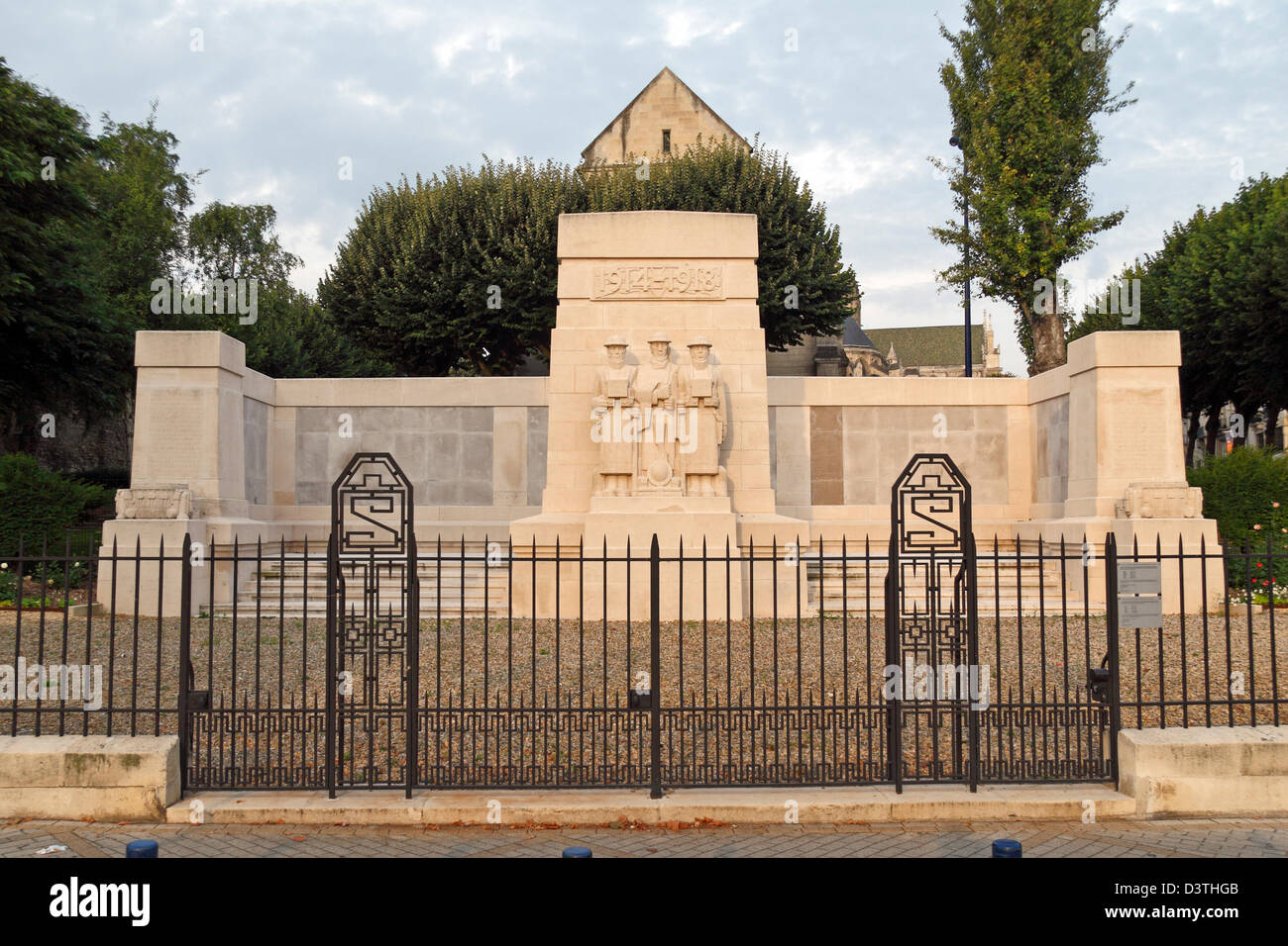 Eric Kennington's beautiful British Memorial (also called "The Soissons ...