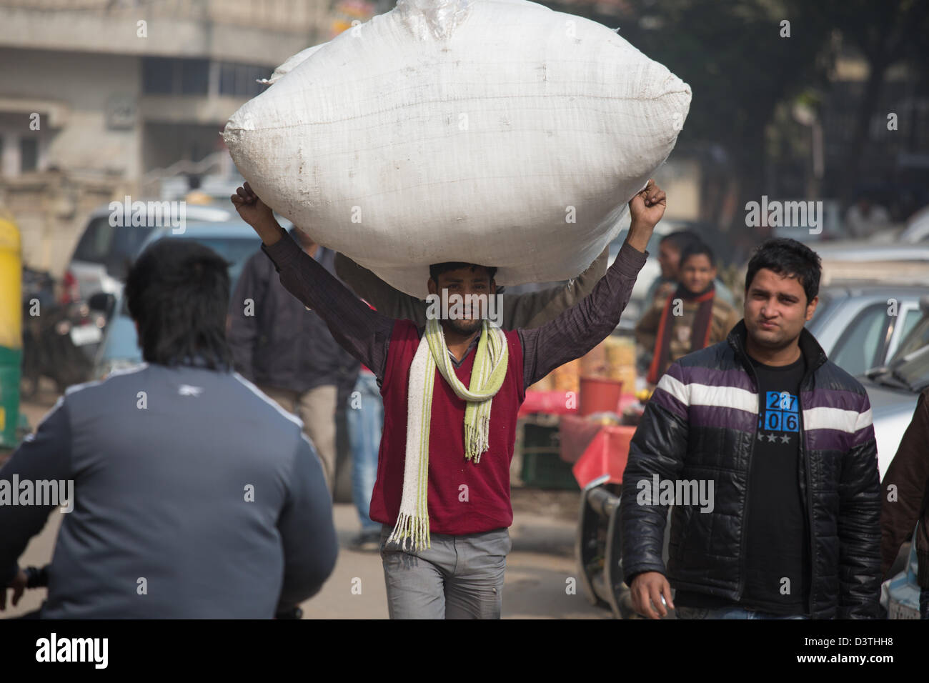 Man carrying heavy load hi-res stock photography and images - Alamy