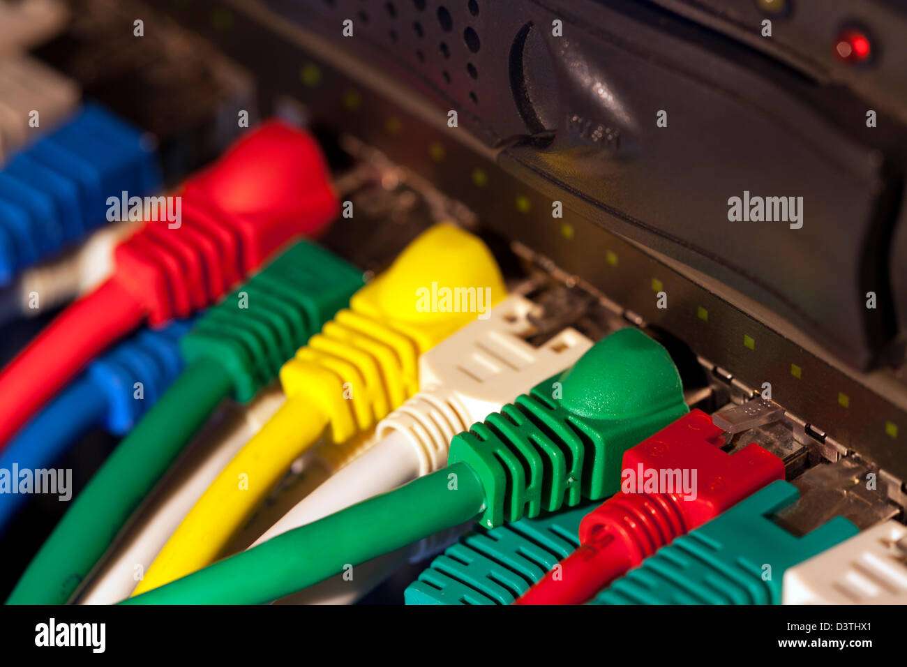 Rack mounted blade server hi-res stock photography and images - Alamy