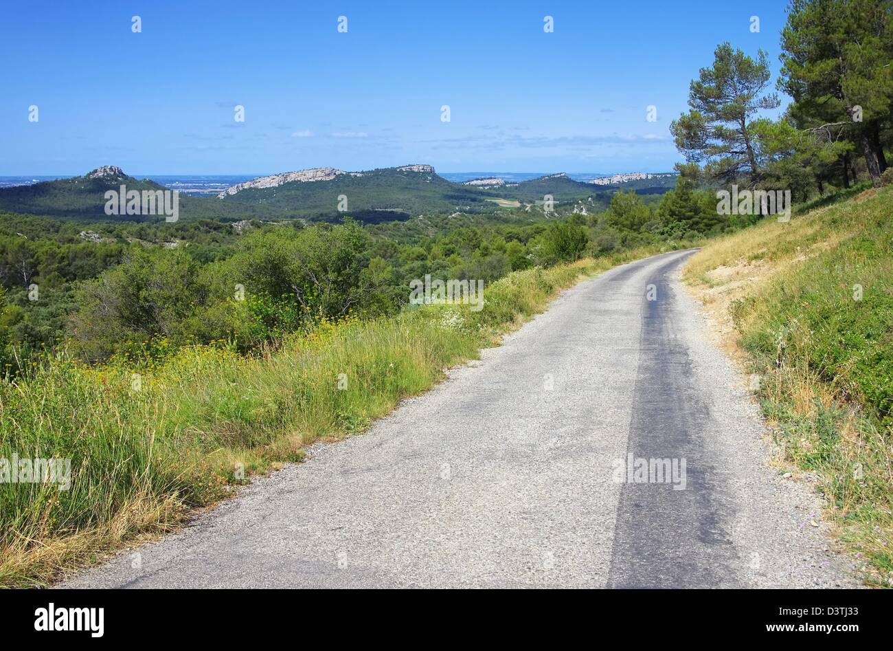 Alpilles mountains hi-res stock photography and images - Alamy