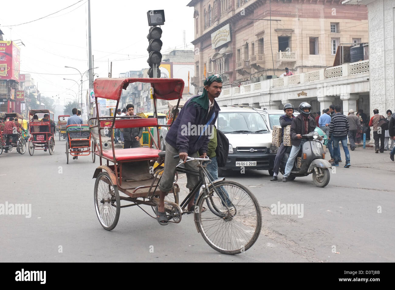 Tricycle rickshaw india hi-res stock photography and images - Alamy