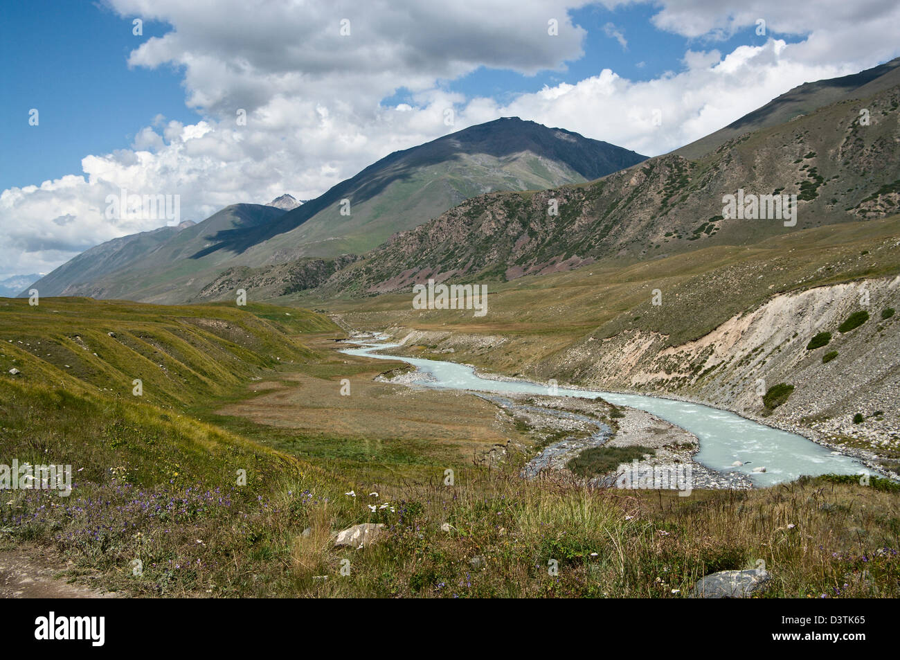 Wide mountain valley river hi-res stock photography and images - Alamy