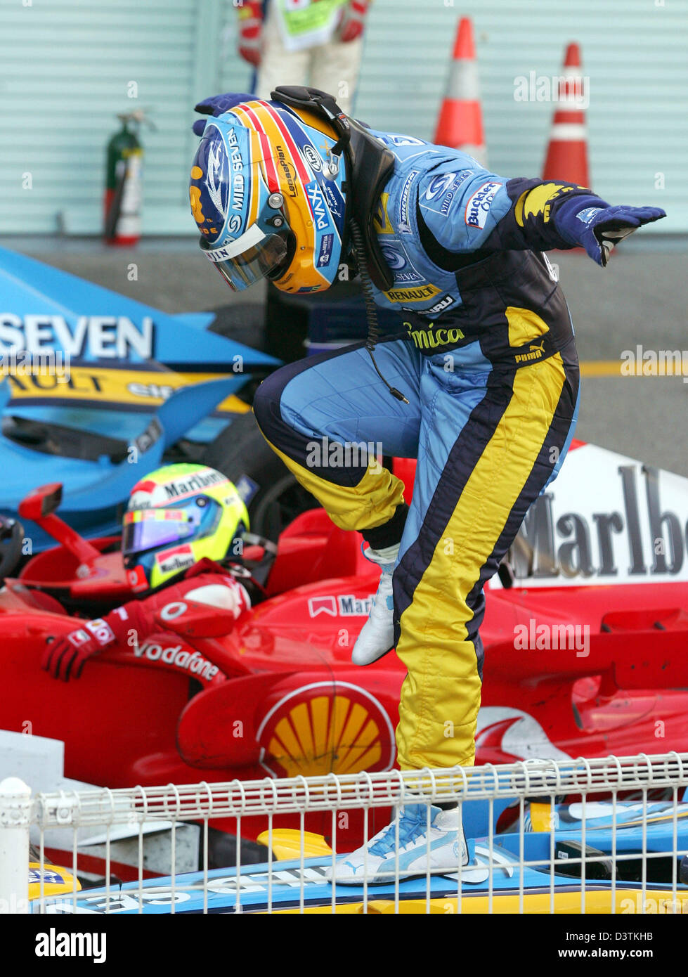 Winner, Spanish Formula One driver Fernando Alonso of Renault F1 Team ...