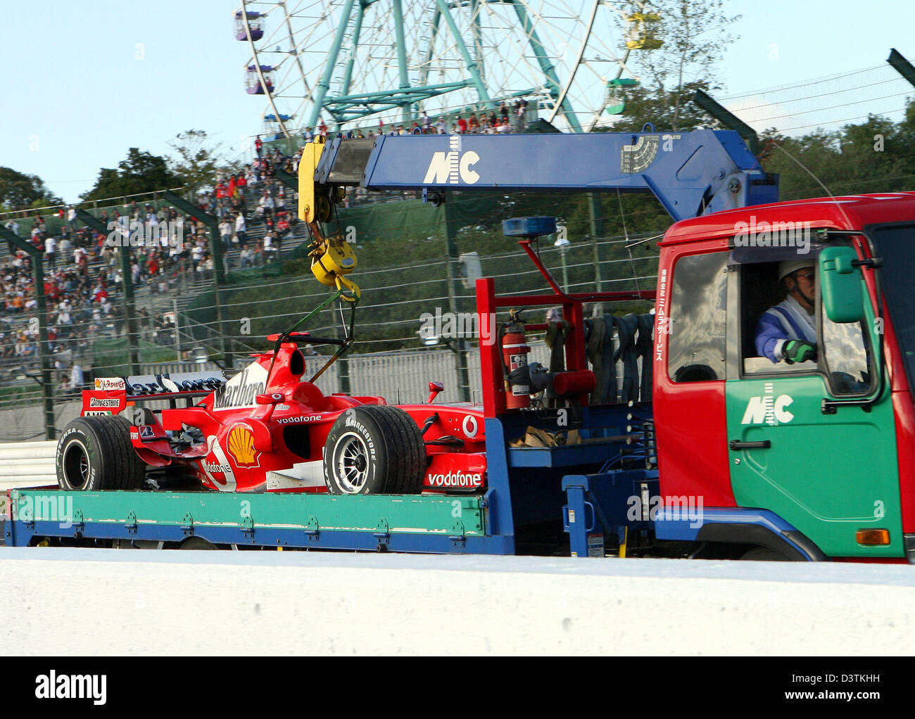 Ferrari f1 team mechanics hi-res stock photography and images - Alamy