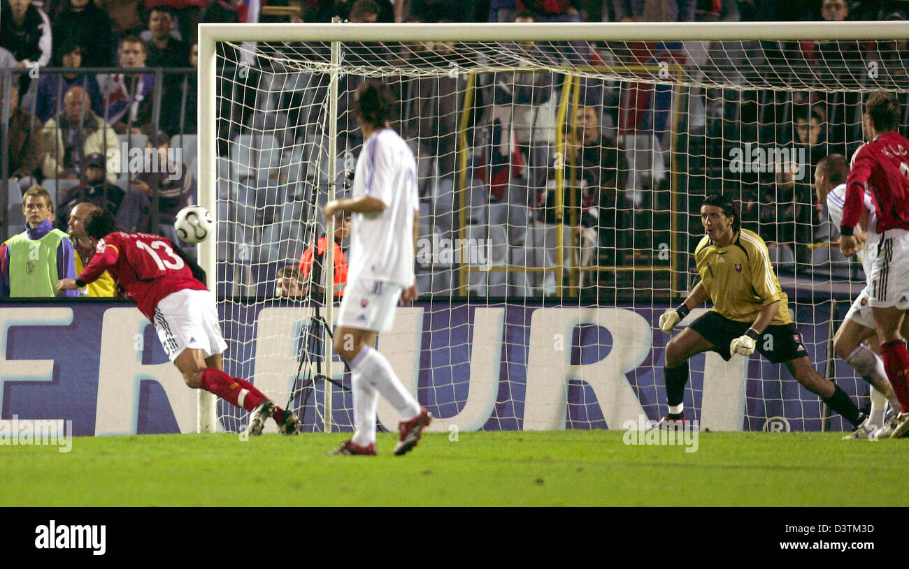 German national player Michael Ballack (L) scores the 2-0 vs Slovakia ...