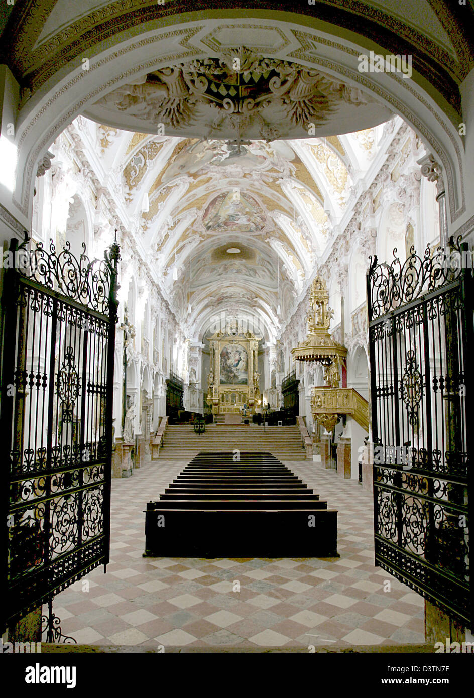 The picture shows the inside view in the cathedral in Freising, Germany ...