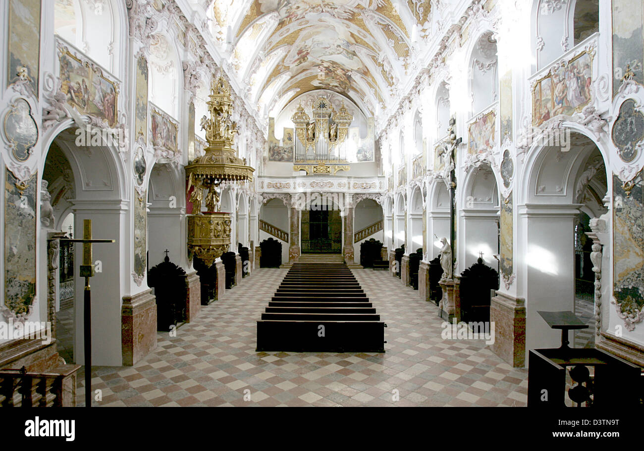 The picture shows the interior of the cathedral in Freising, Germany ...