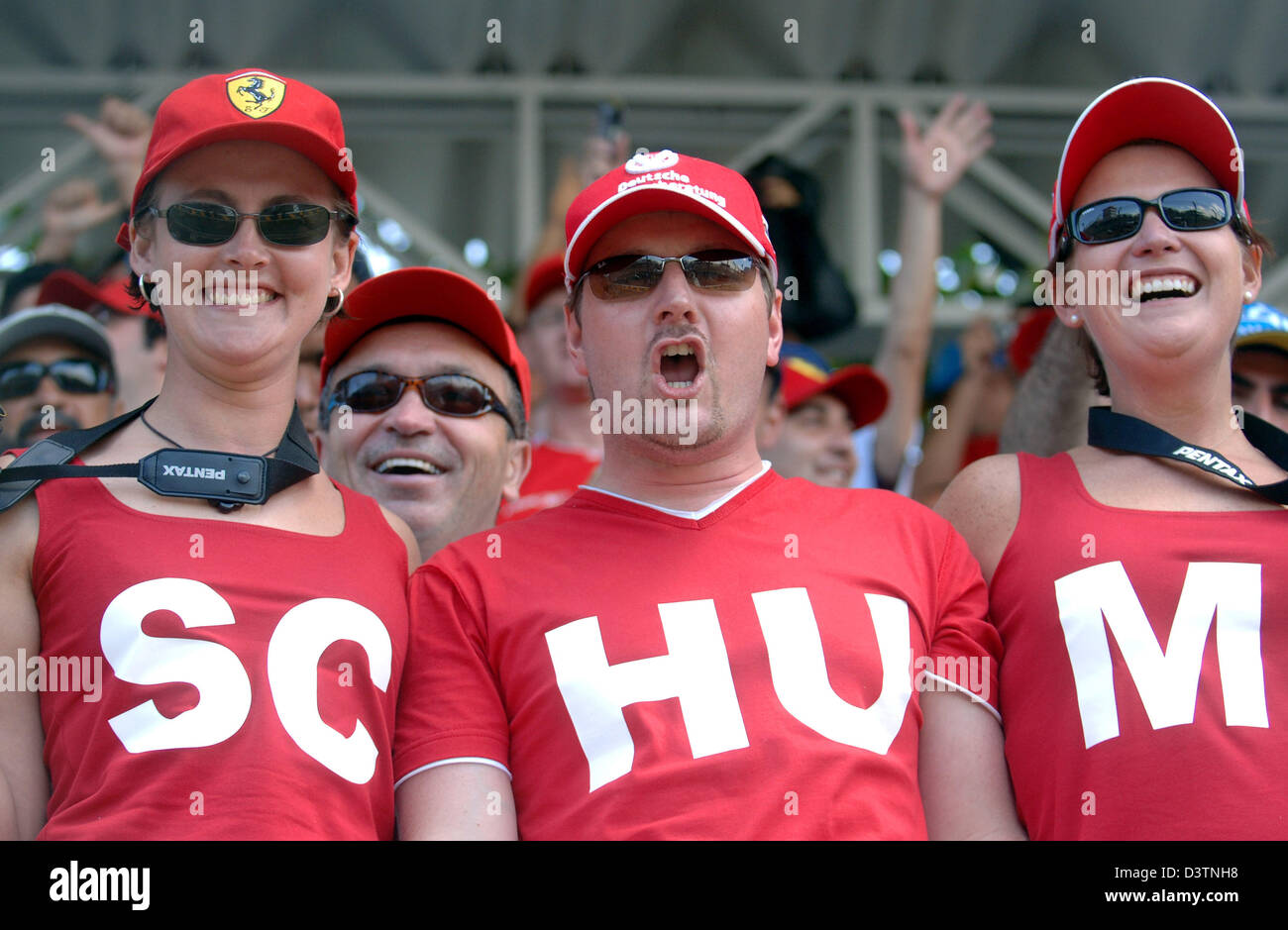 Female f1 fans cheer in hi-res stock photography and images - Alamy