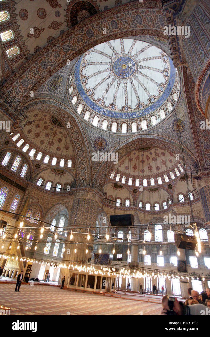 The photo shows the cupola of the Sultan-Ahmet-Mosque and visitors in ...