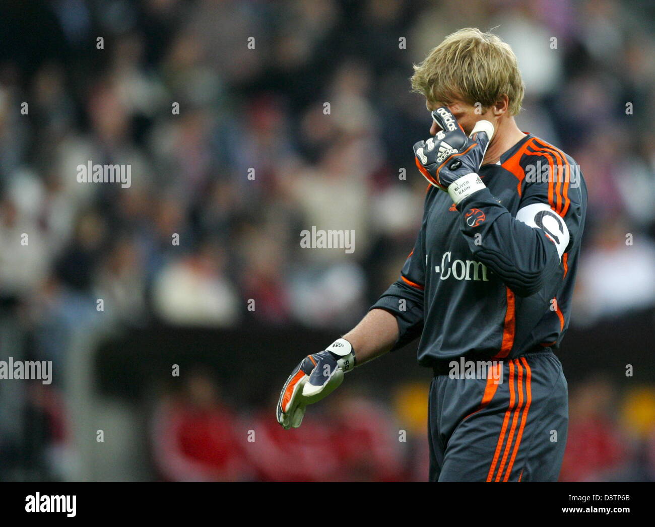 Goalkeeper Oliver Kahn of FC Bayern Munich gestures during the DFB ...