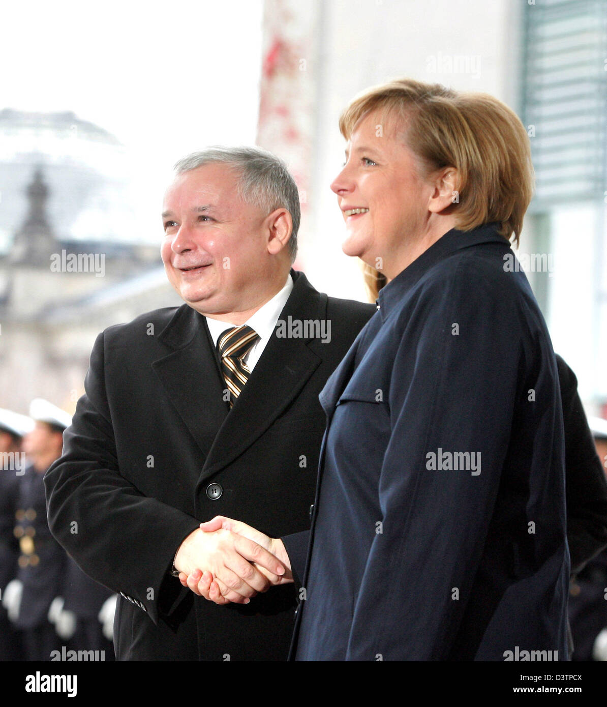 Chancellor Angela Merkel (R) receives the prime minister of Poland ...