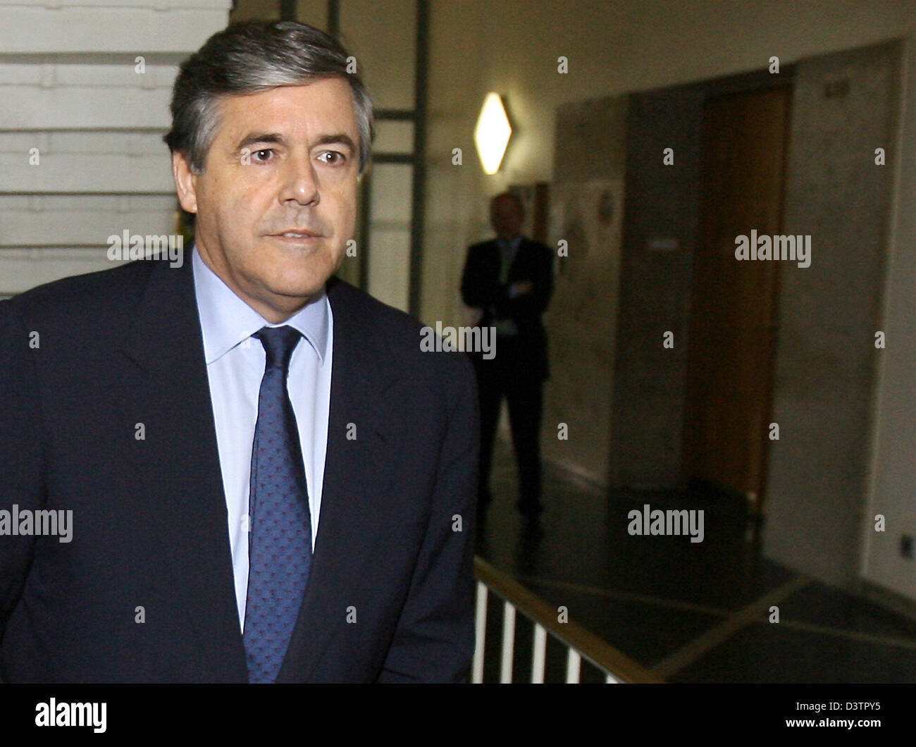 Deutsche Bank CEO Josef Ackermann arrives for the 'Mannesmann-trial' at ...