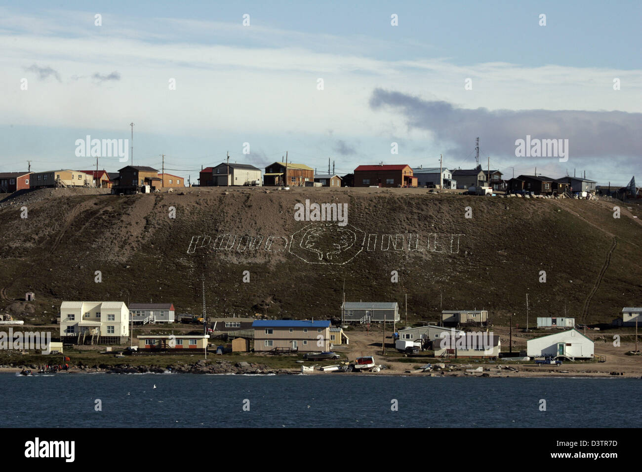 View on Pond Inlet, Canada, 01 August 2006. Photo: Hinrich Baesemann ...