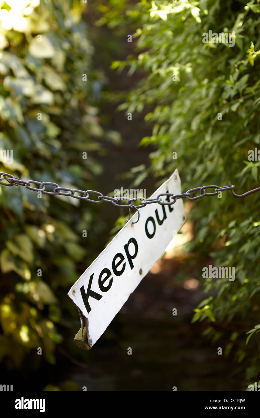 Keep closed warning sign hi-res stock photography and images - Alamy