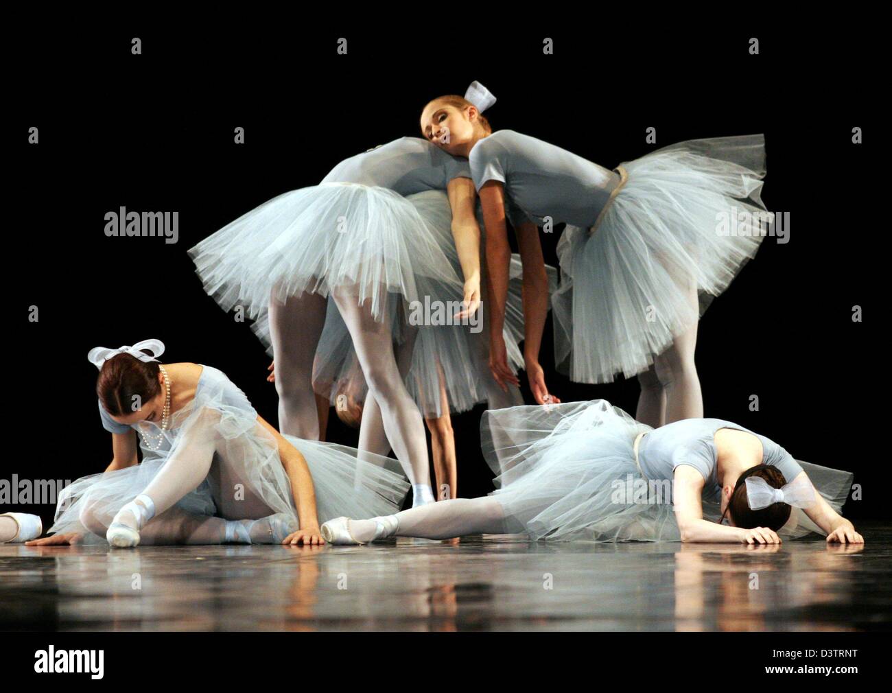 The Coprs de ballet rehearses a scene from 'The Concert' in Berlin ...