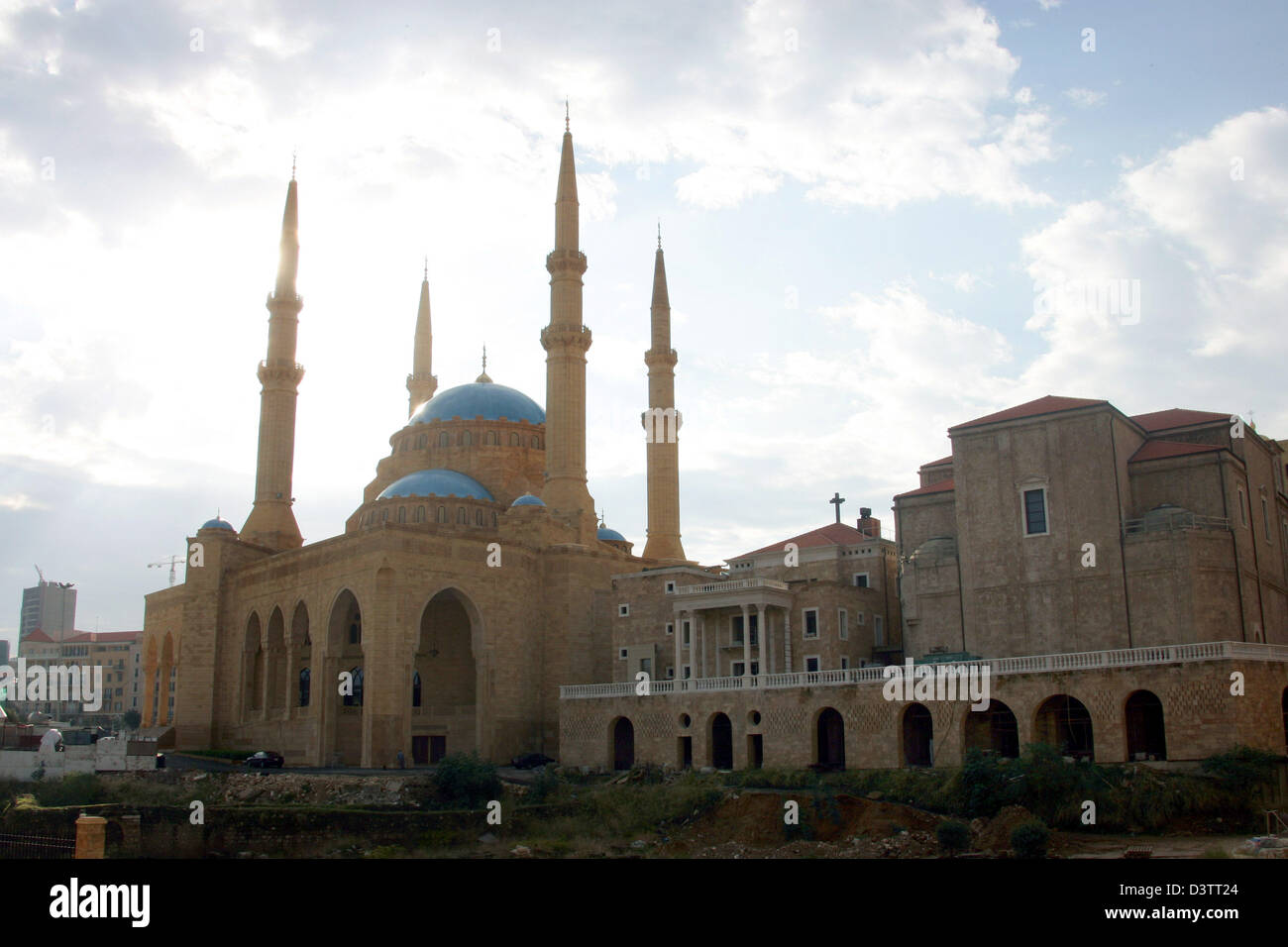 The picture shows the Hariri mosque with its huge blue dome in the ...