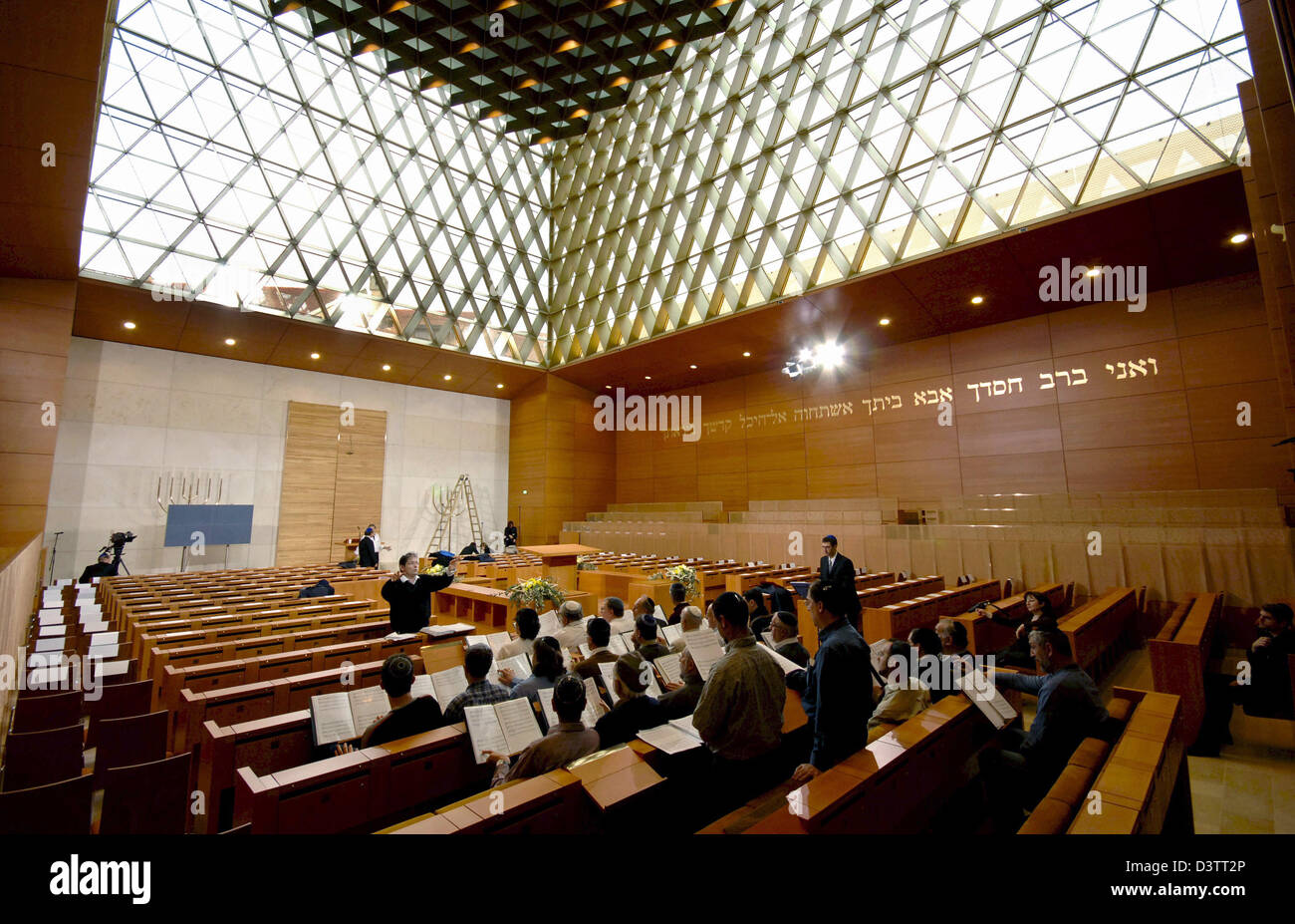 The picture shows the interior of the new main synagogue in Munich ...