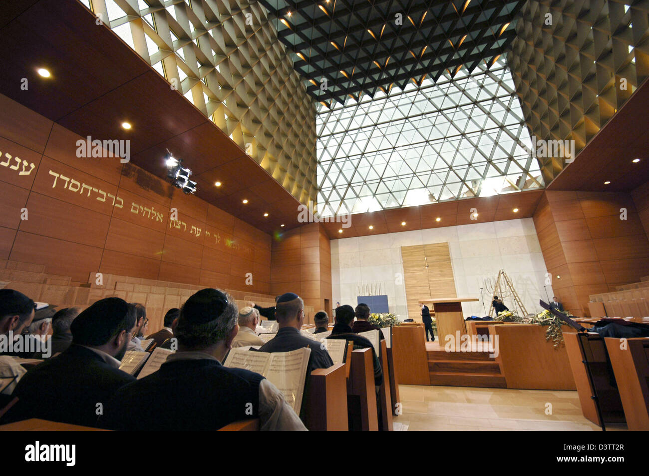 The picture shows the interior of the new main synagogue in Munich ...