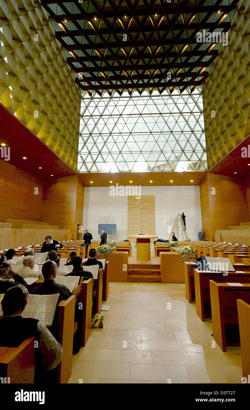 The picture shows the interior of the new main synagogue in Munich ...