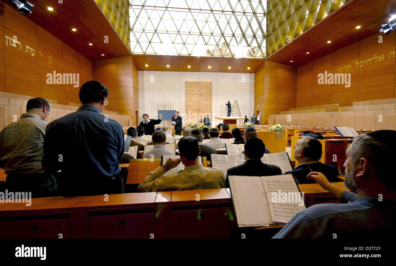 The picture shows the interior of the new main synagogue in Munich ...