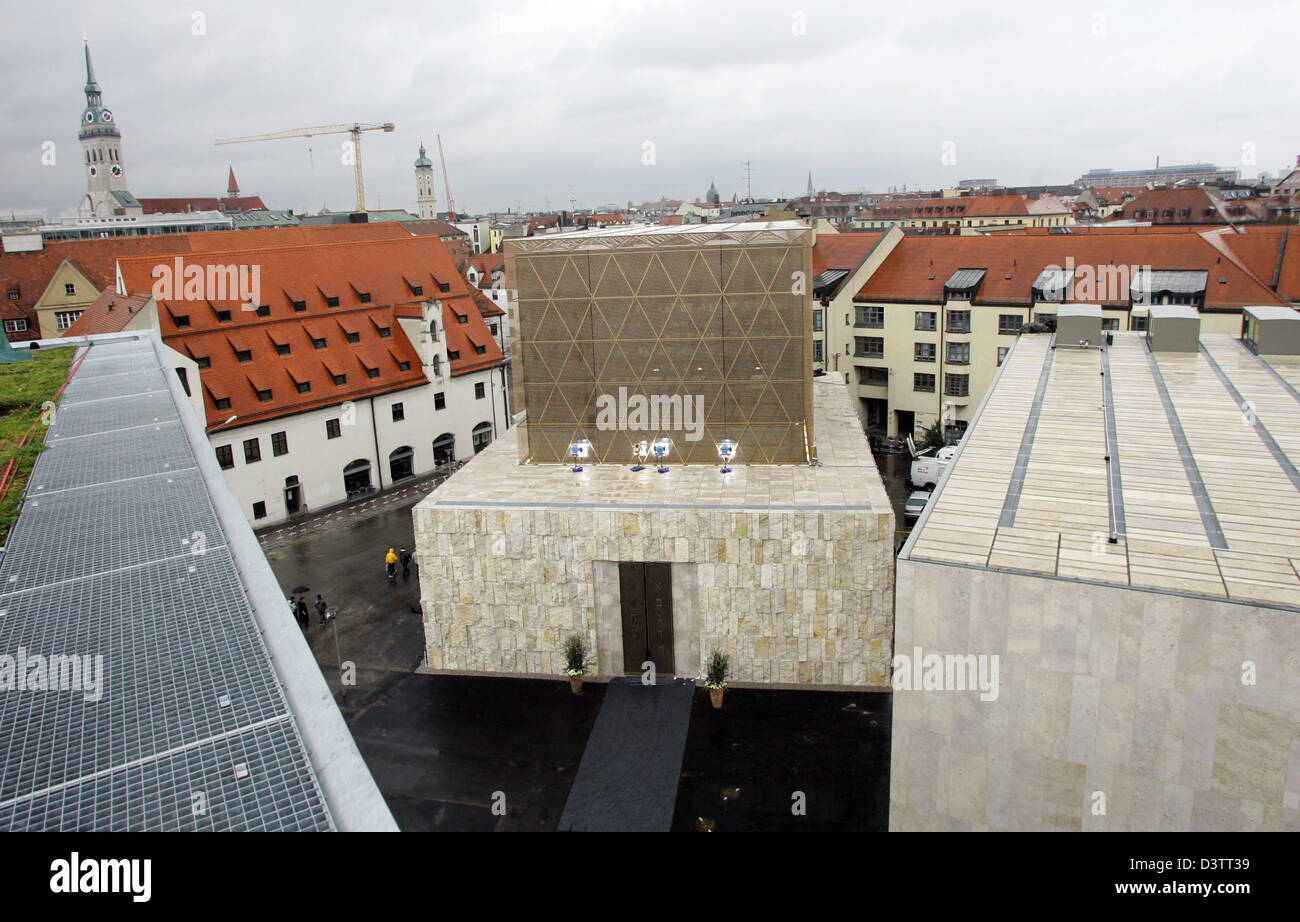 The picture shows the entrance area of the new main synagogue in Munich ...