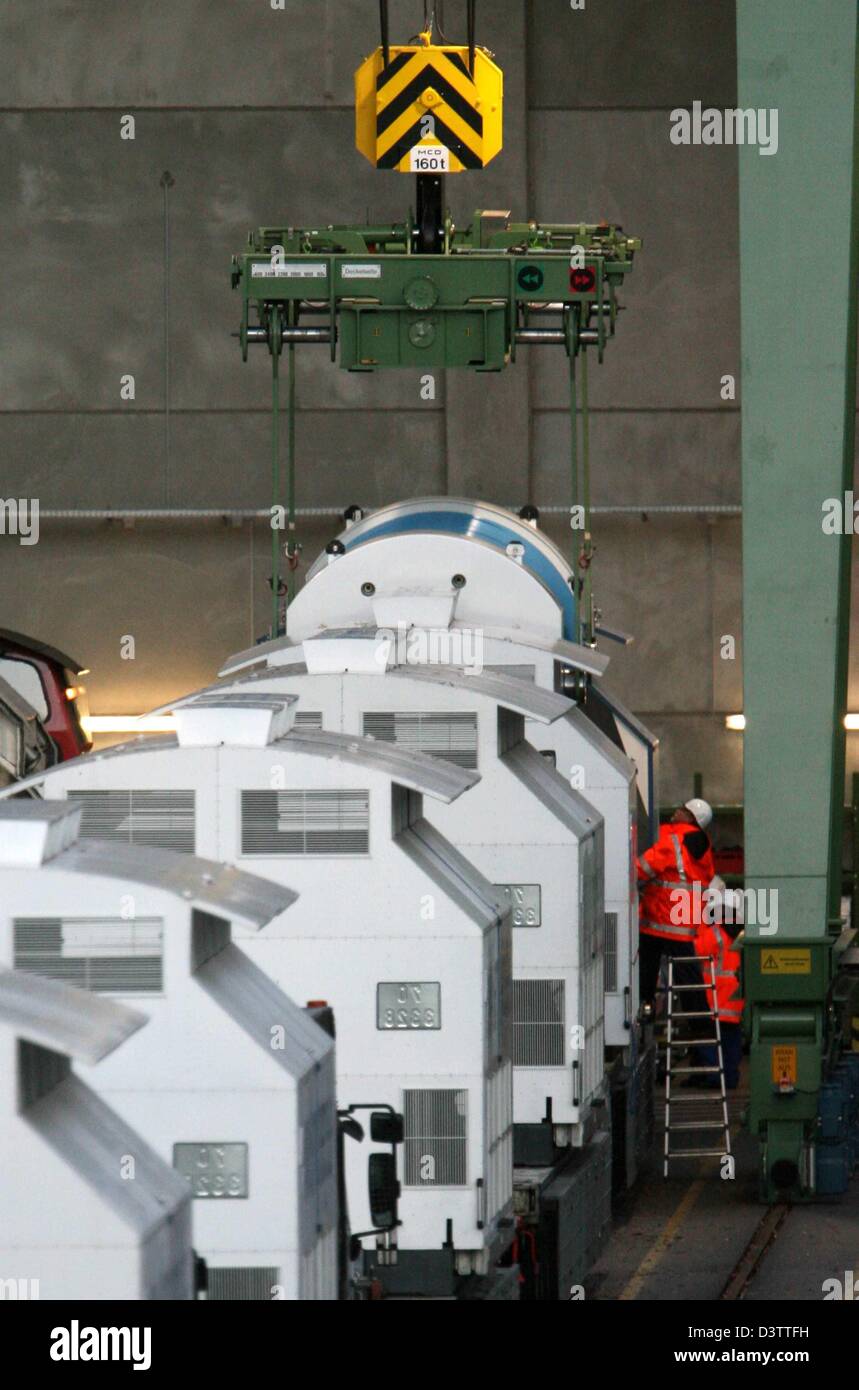 Castor containers hi-res stock photography and images - Alamy