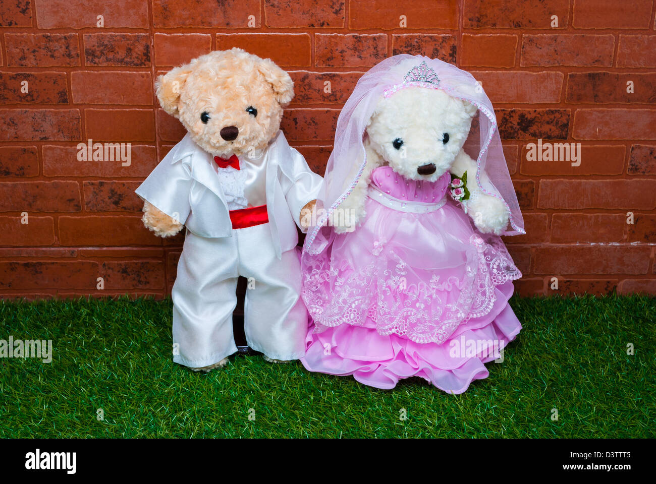 Bridal pair of teddy bear Stock Photo - Alamy